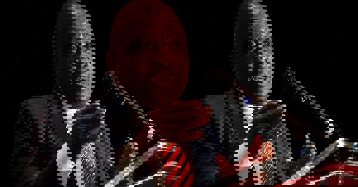 Phaahla on drive to get South Africans to make healthier food choices