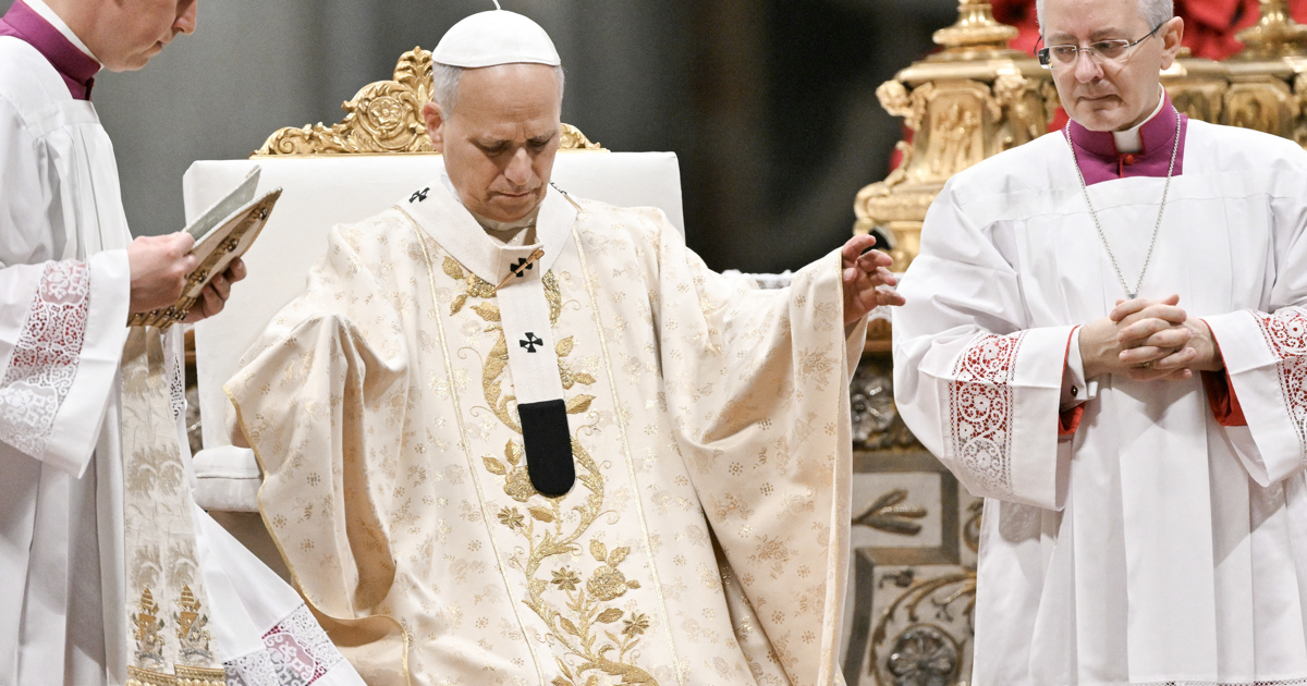 Pope Leo condemns 'open wounds' of war in first Christmas homily