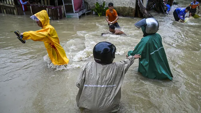 Indonesia floods: Death toll continues to rise