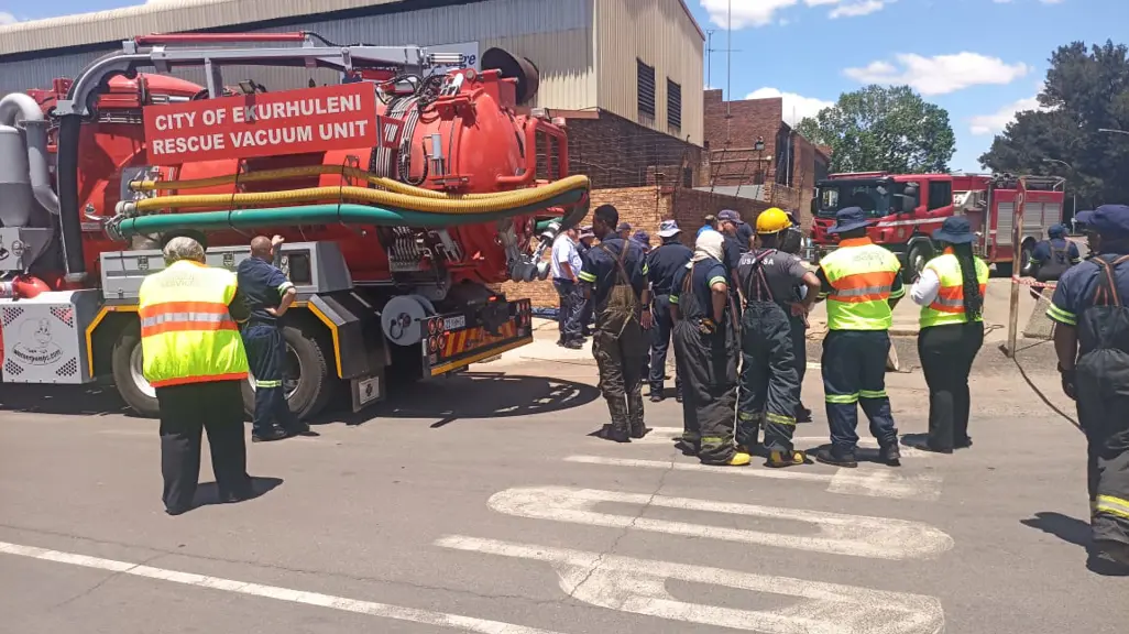 Three Ekurhuleni plumbers trapped in manhole die