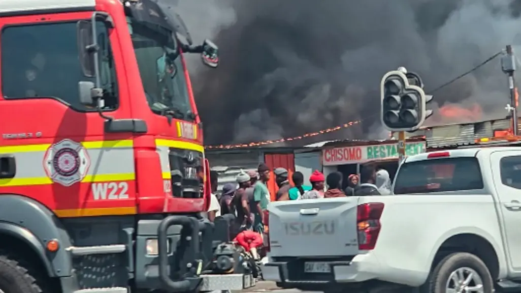 Winds hamper efforts to battle Dunoon informal settlement fire