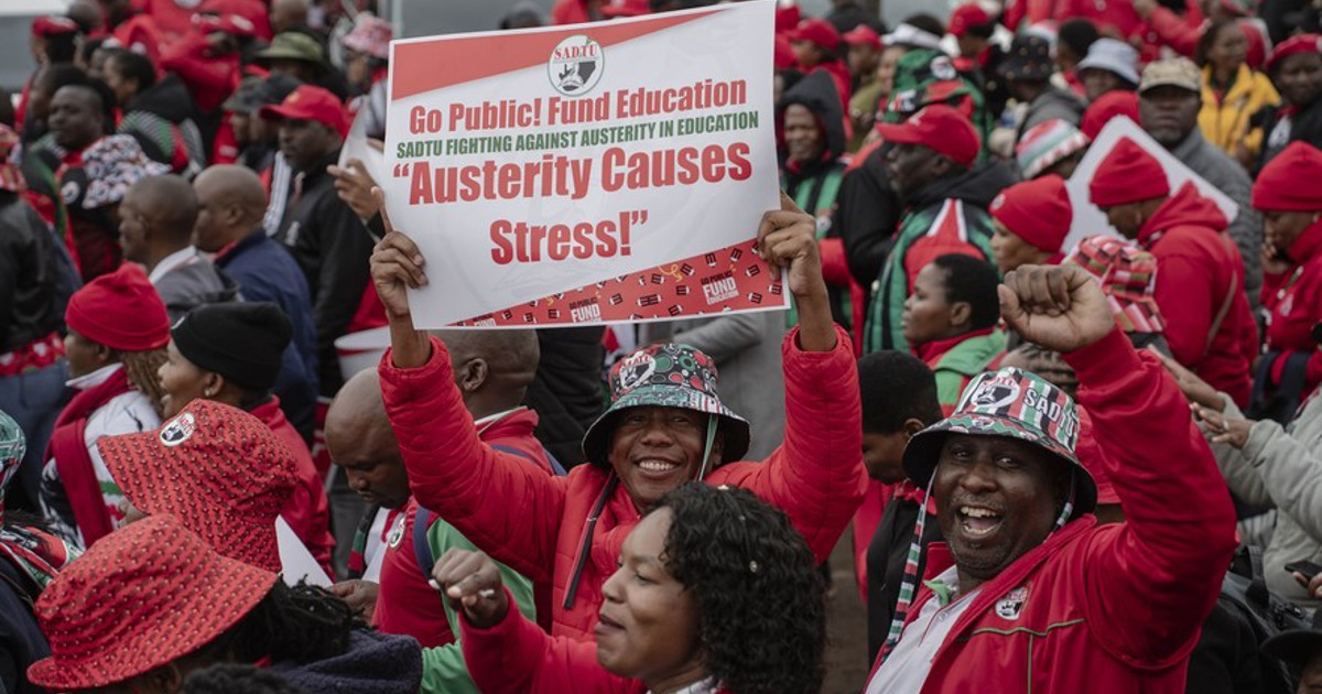 Thousands of teachers march against budget cuts