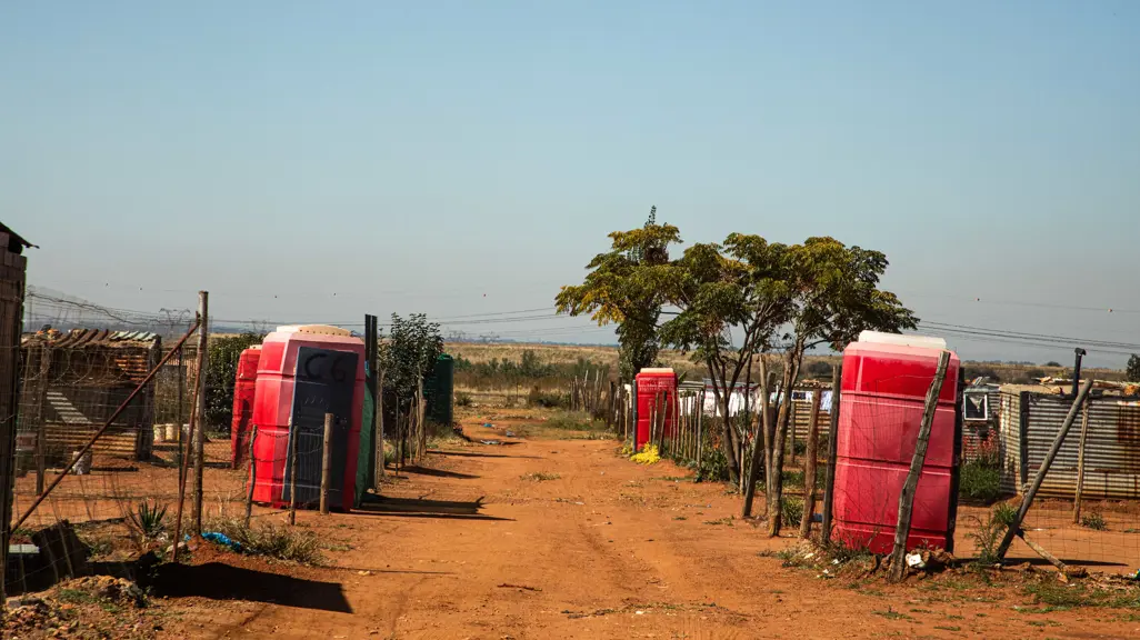 [WATCH] 'Four houses with one toilet' - Emfuleni informal settlement ...