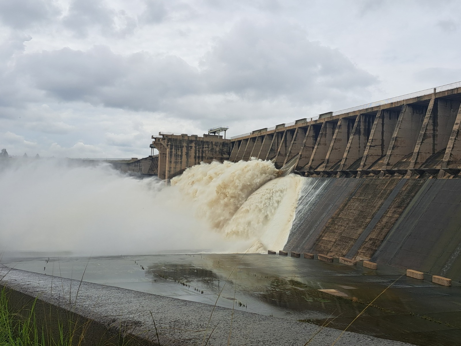 Residents living near riverbanks along Vaal Dam evacuated as water ...