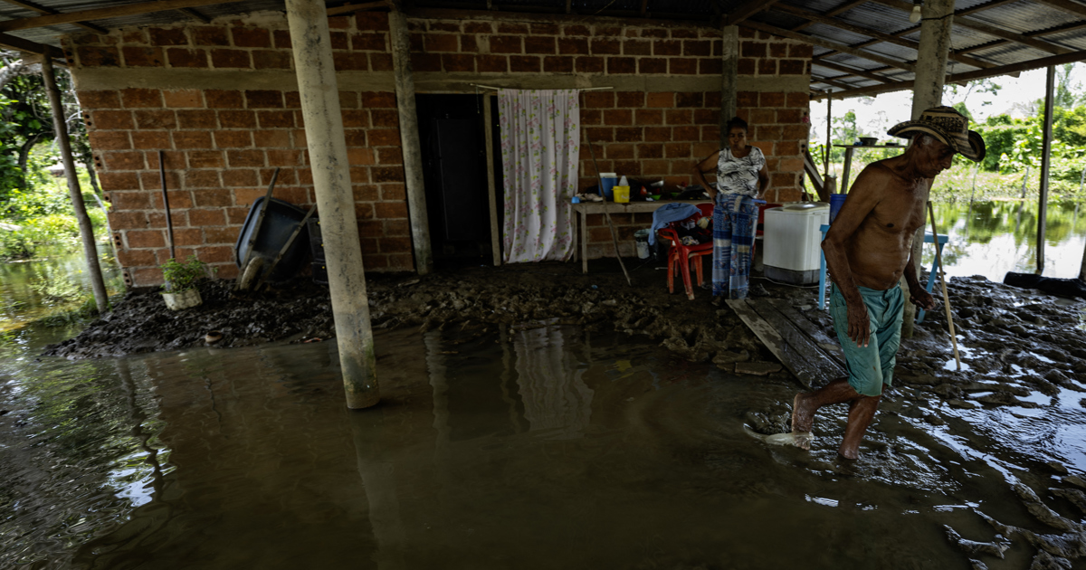 Life in water and mud: Colombians fed up with constant flooding