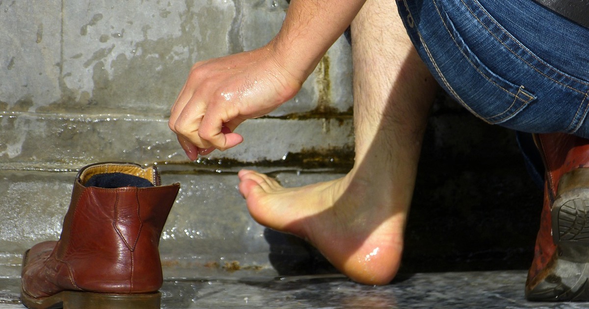 From athlete’s foot to smelly soles: why daily washing is key to ...