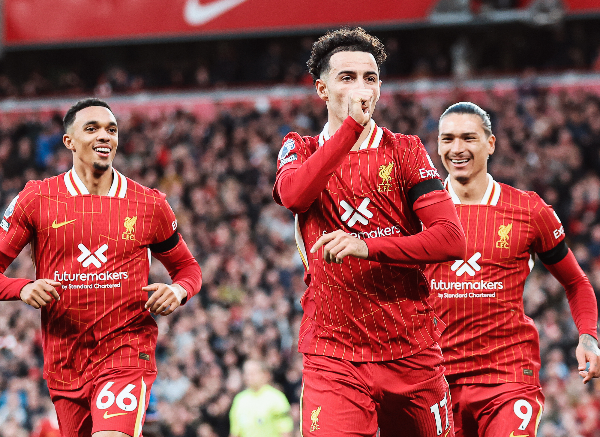 Liverpool pass Chelsea test to reclaim Premier League top spot
