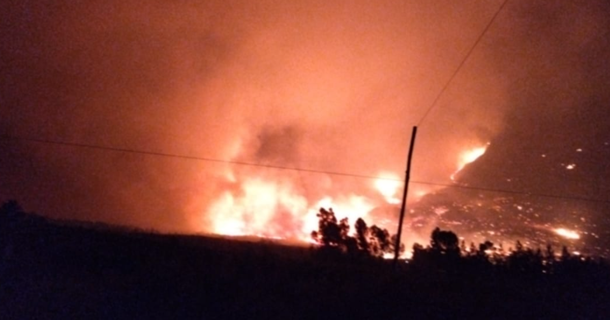 Breede Valley, Witzenberg fires continue to burn out of control - Cape ...