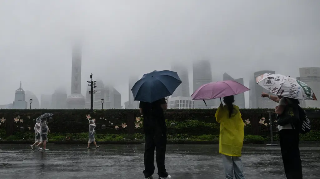 Shanghai evacuates 283,000 people as typhoon hits