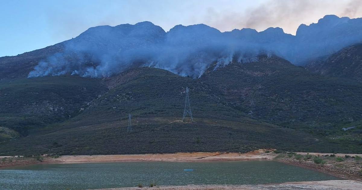 WC fires: 2 fires in Wellington contained; firefighters battling ...