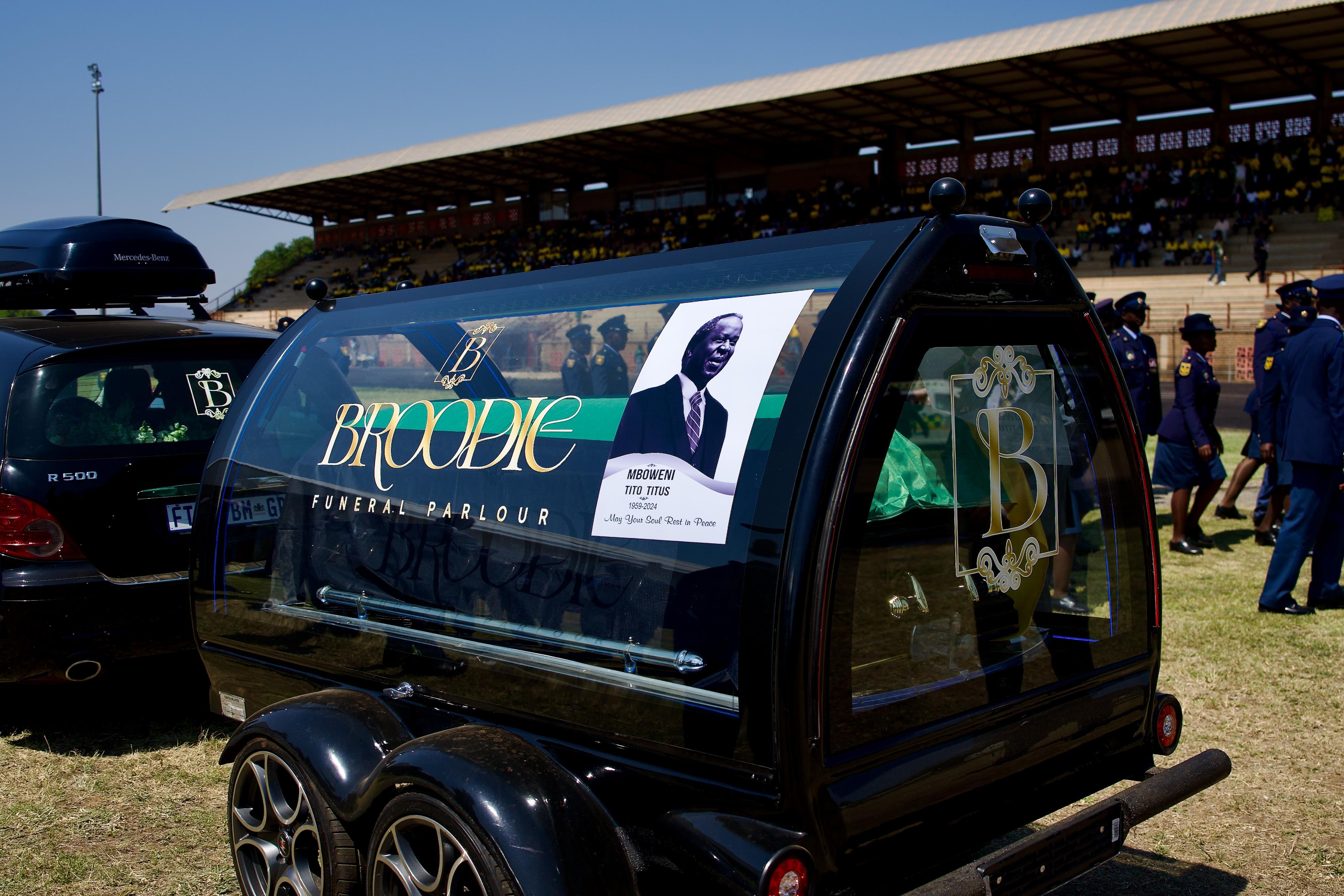 Tito Mboweni’s loved ones call on South Africans to follow in his footsteps