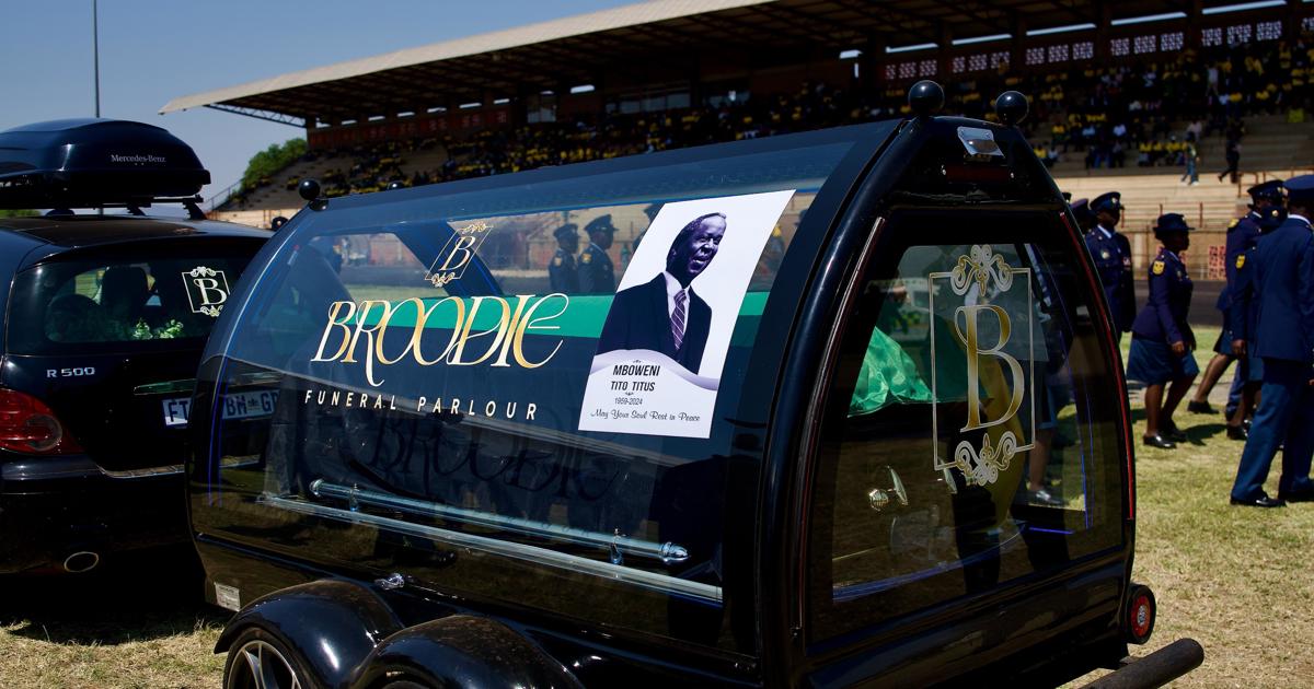Tito Mboweni’s loved ones call on South Africans to follow in his footsteps