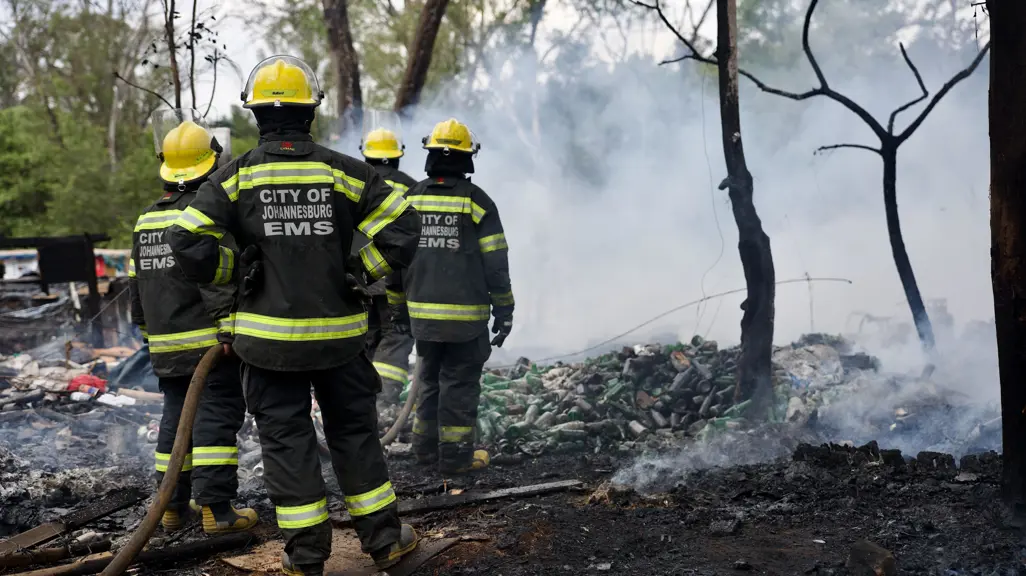 Firefighters contain informal settlement blaze near Joburg's Bryanston ...