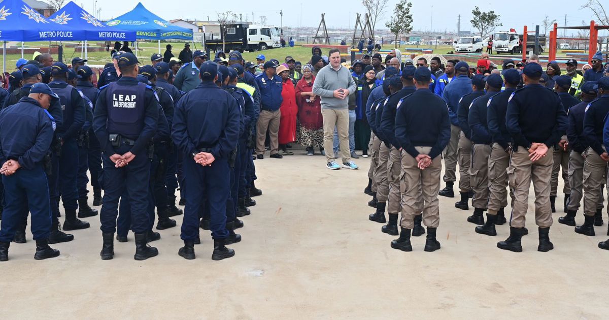 'Good old-fashioned community policing' as Cape Town residents get ...