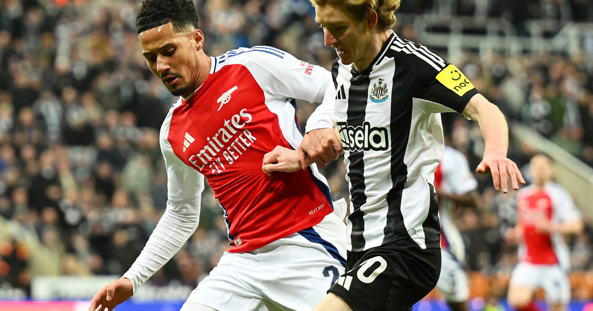 Newcastle sweep aside Arsenal to reach League Cup final