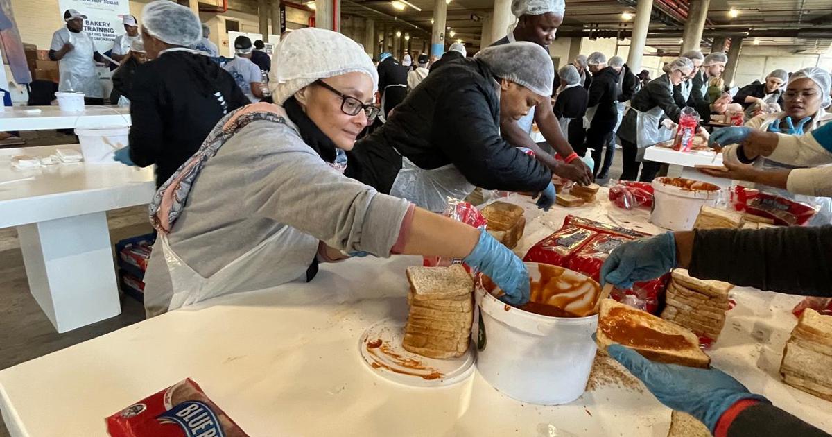 Volunteers 'create a whole lot of love' a Mandela Day event in CT