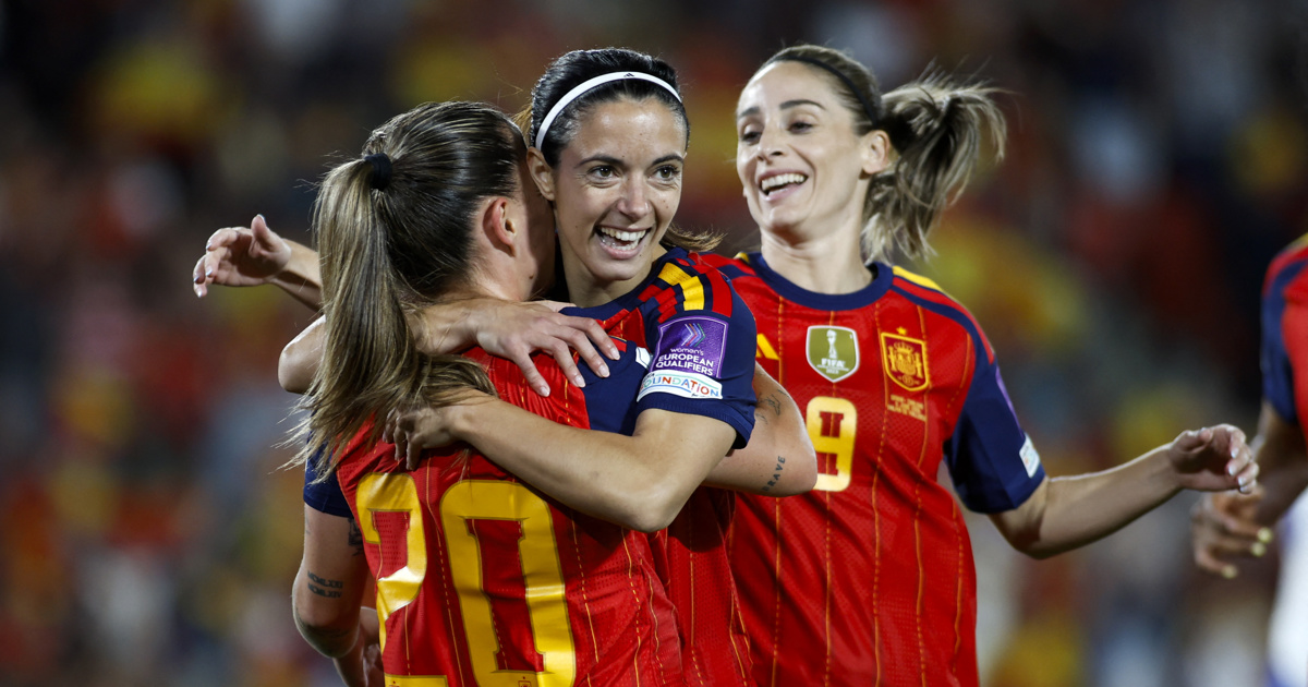 Spain thump England to close in on World Cup qualification