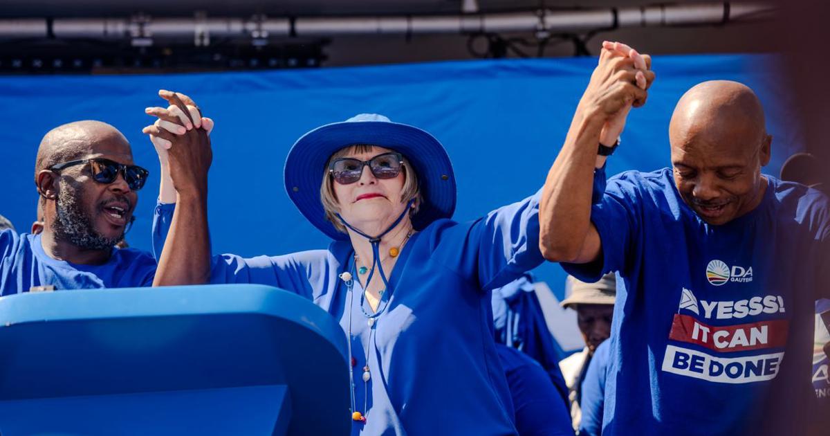 Zille welcomes former ActionSA member Mandla Nyaqela to DA