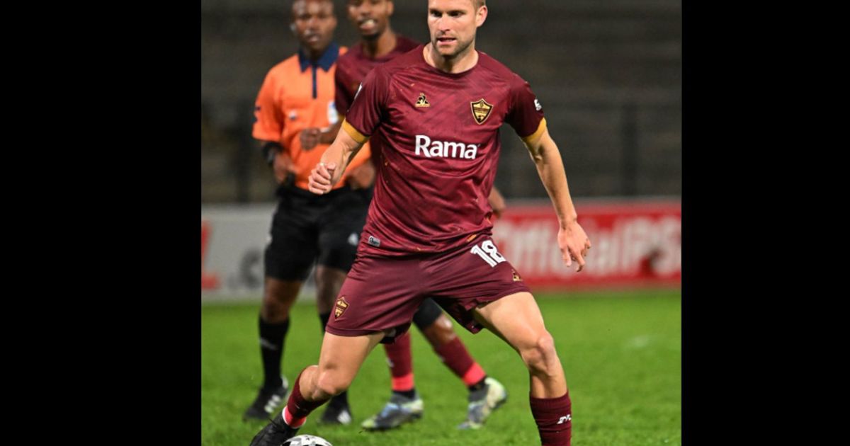 Orlando Pirates sign New Zealand striker Andre de Jong