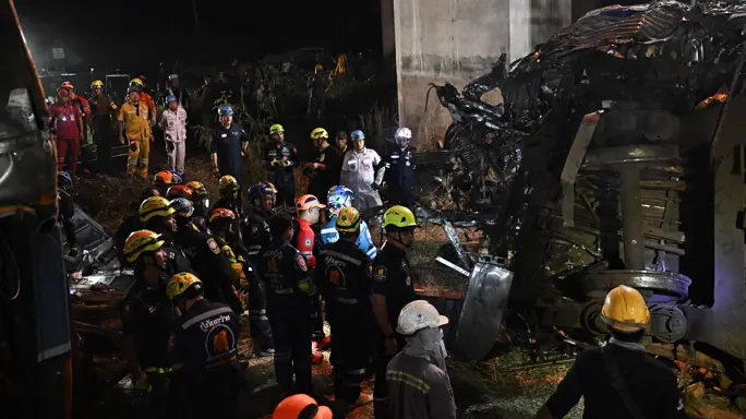 Thailand crane collapses onto train, killing 32