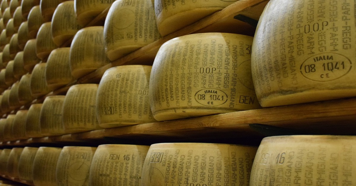 Italian bank's 'grate' move to accept Parmigiano-Reggiano cheese as ...