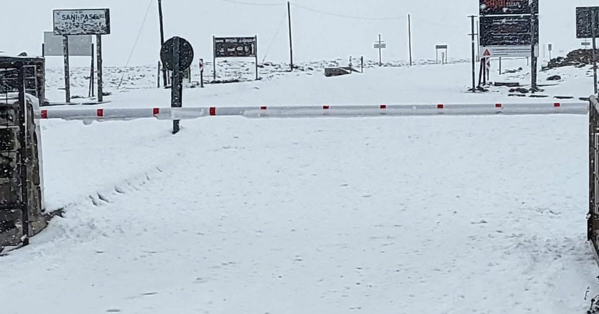 Heavy snowfall forces closure of Sani Pass and major roads in KZN