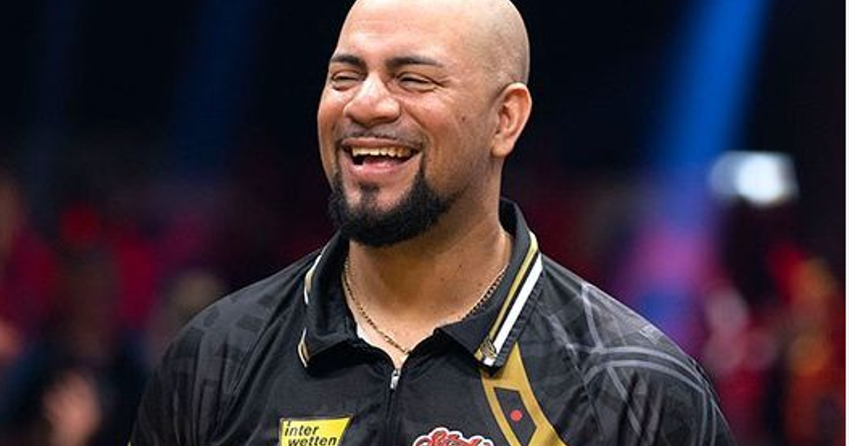 Pro dart player Devon Petersen opens Dart Math Centre at Rosendal High ...