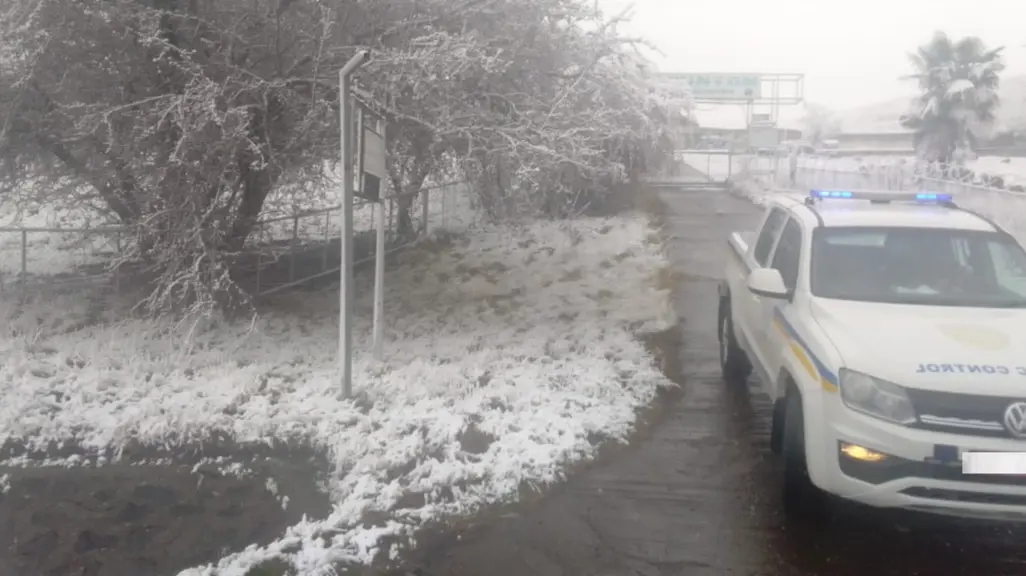 IN PICS: EC braves snowfall & disruptive downpours - same conditions ...