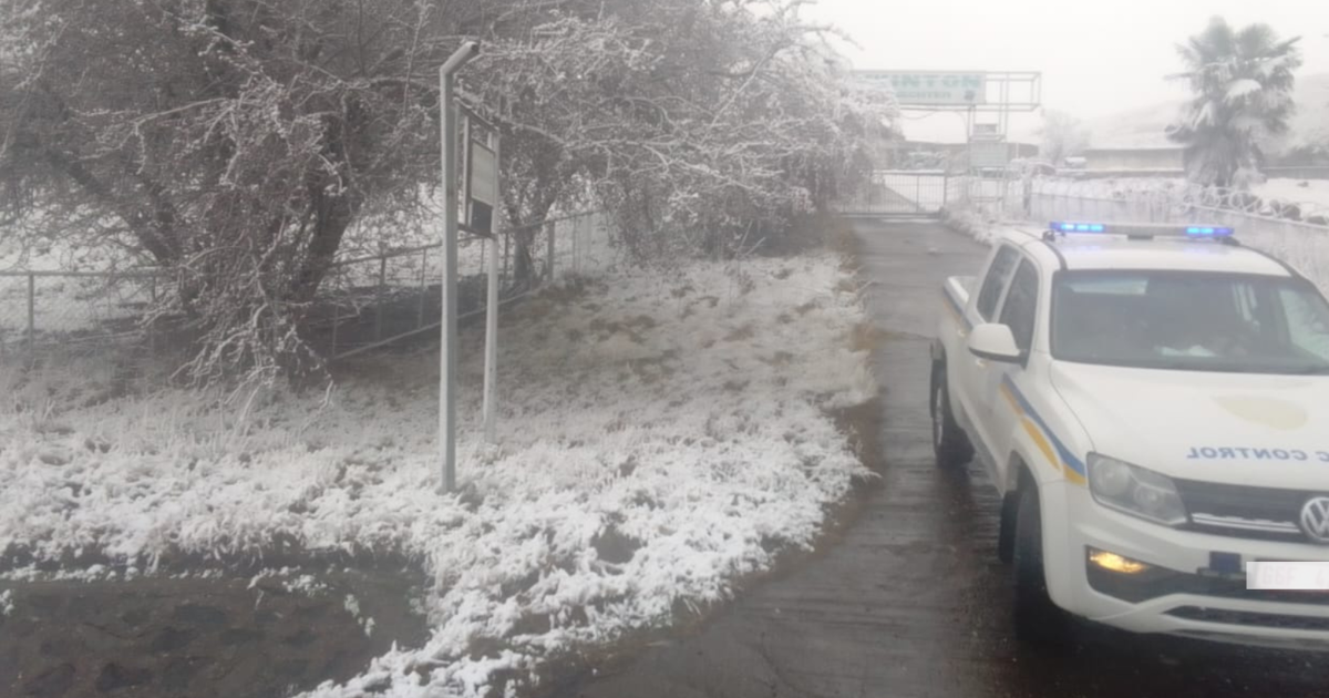 IN PICS: EC braves snowfall & disruptive downpours - same conditions ...