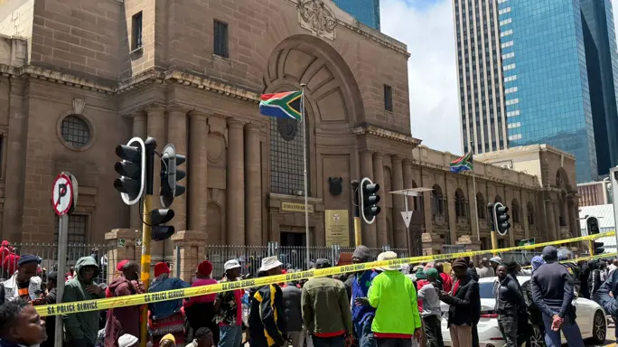 Informal traders fight for livelihoods as Joburg cracks down on CBD ...