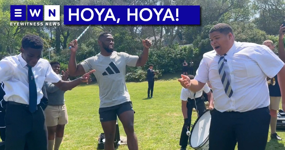 ‘Green and Gold turn into a superhero!’ - Siya Kolisi visits Wynberg ...