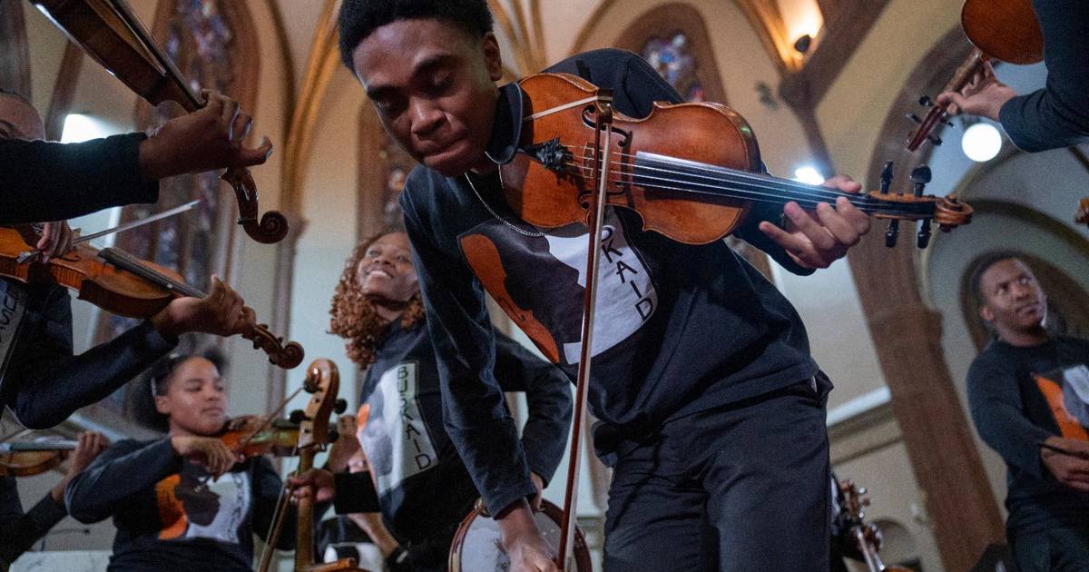 Buskaid Soweto String Ensemble brings classical music and amapiano to ...