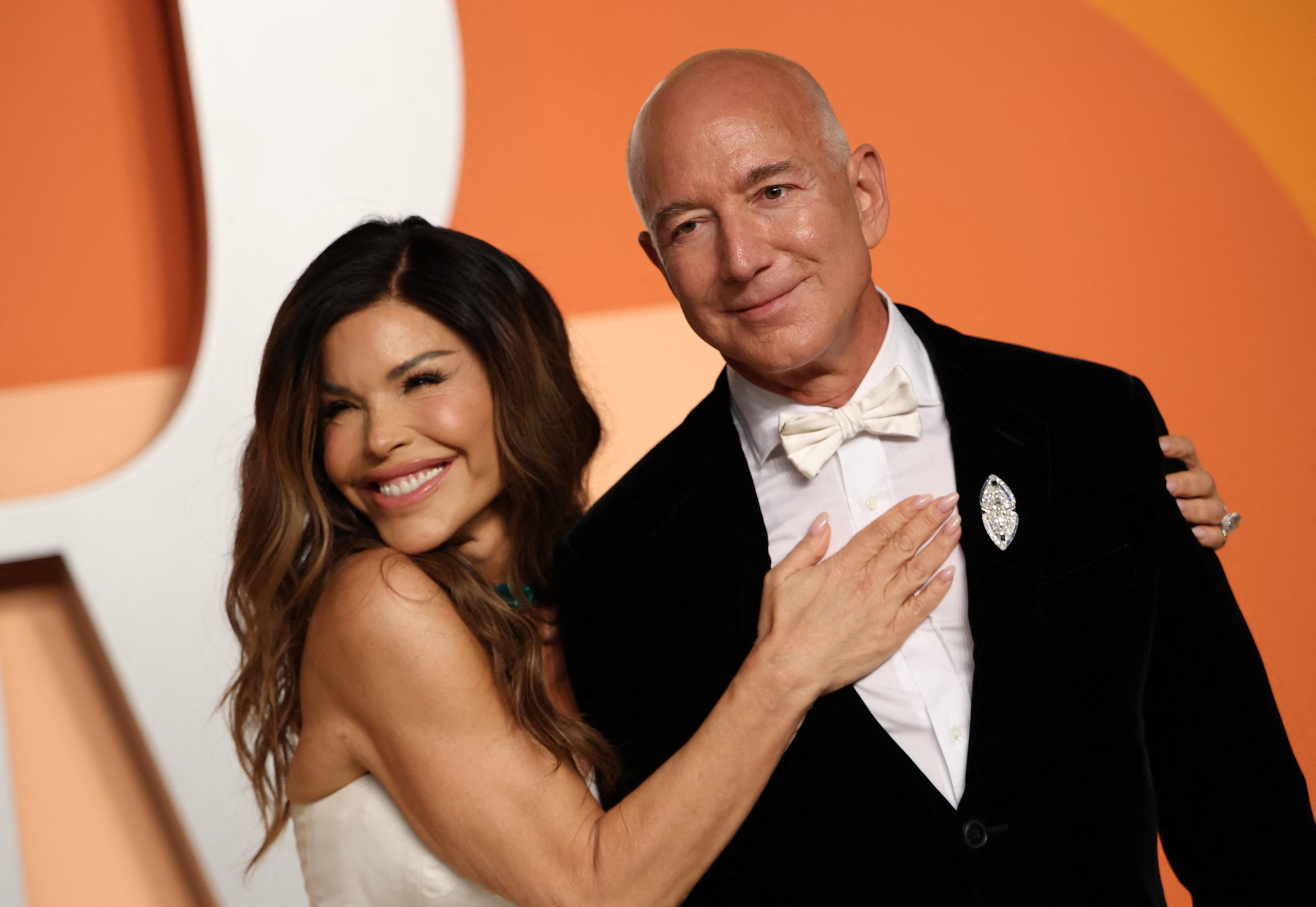 Glamour, gripes as celebs head to Venice for exclusive Bezos wedding