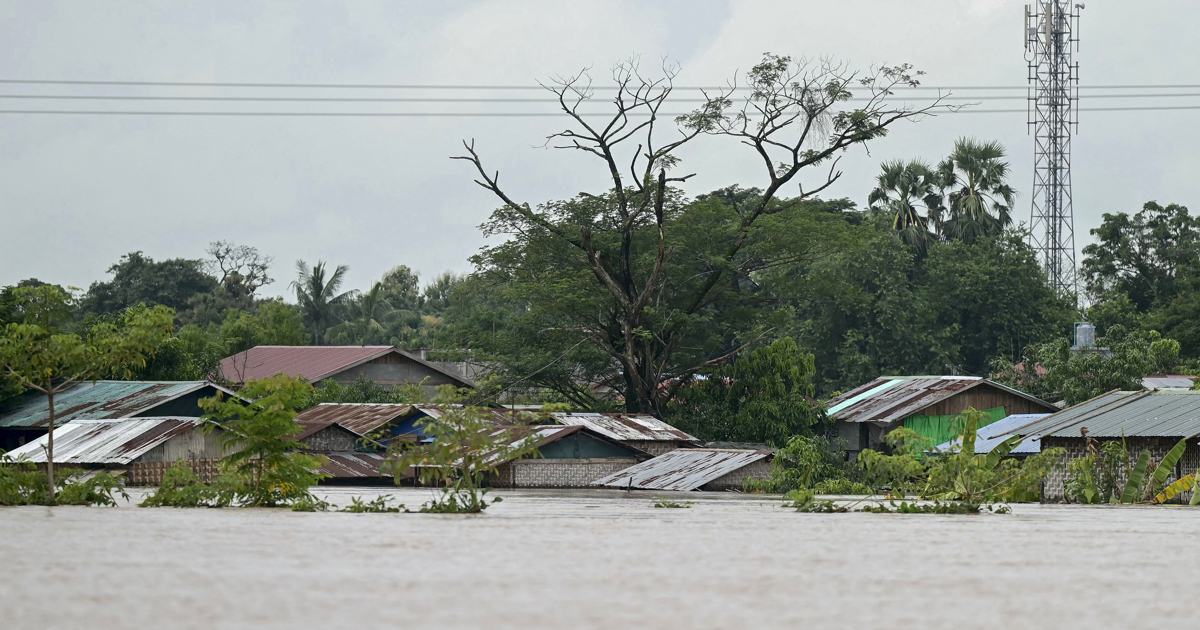 Volunteers rush to help as Myanmar flood toll surges