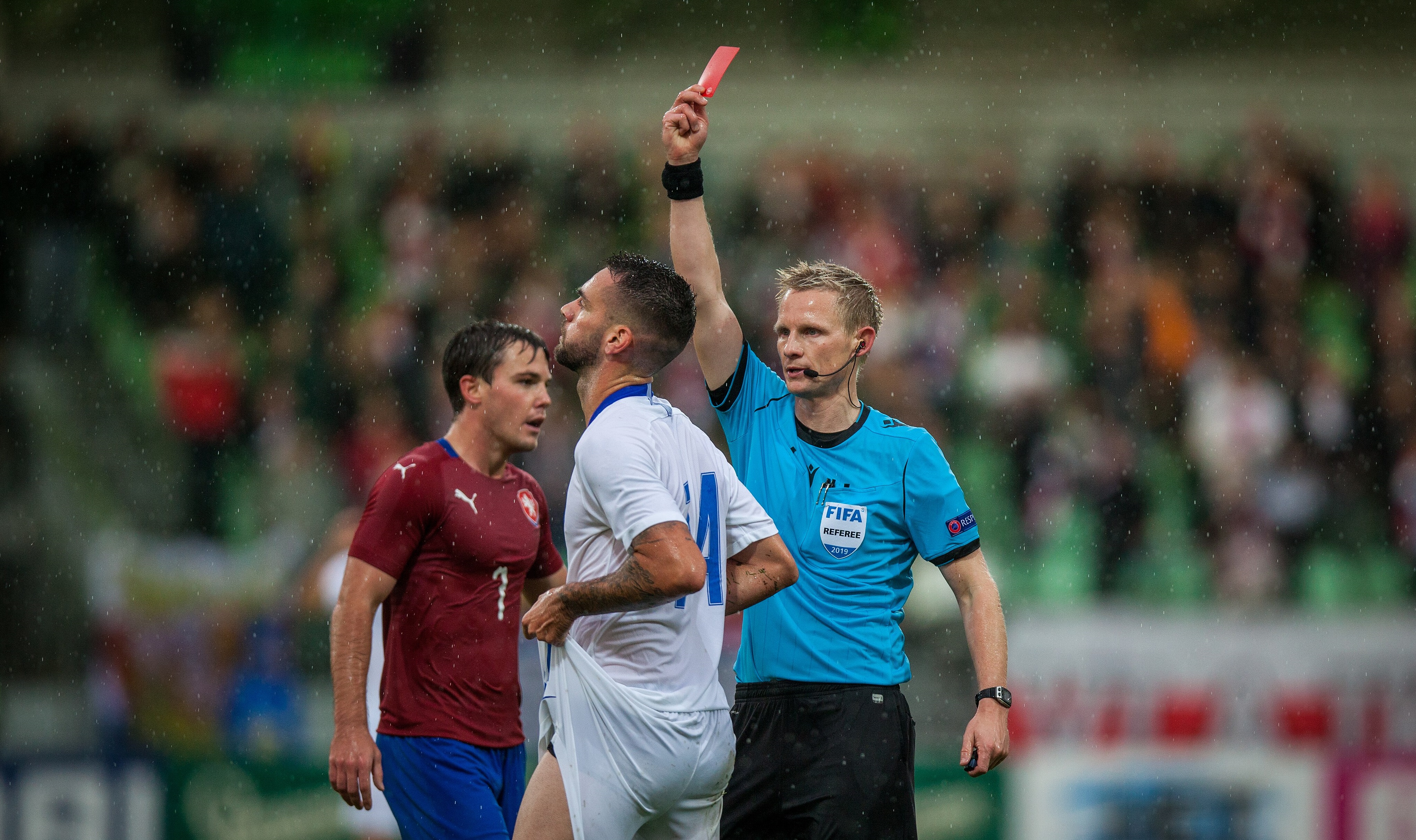 World Rugby set to make 20-minute red card a rule