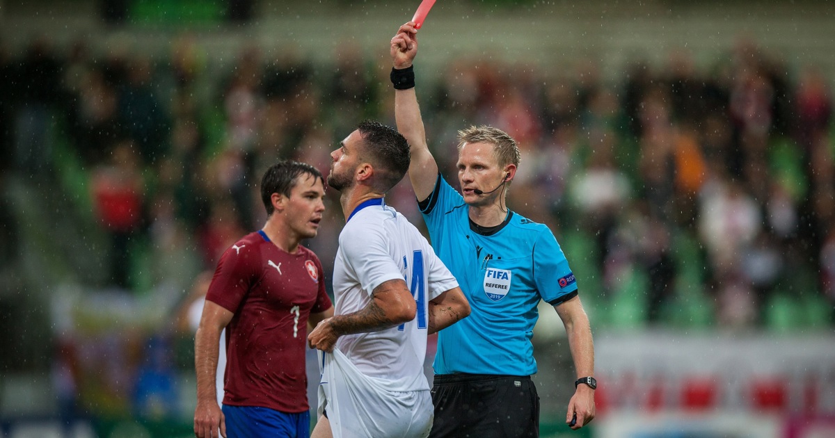 World Rugby set to make 20-minute red card a rule