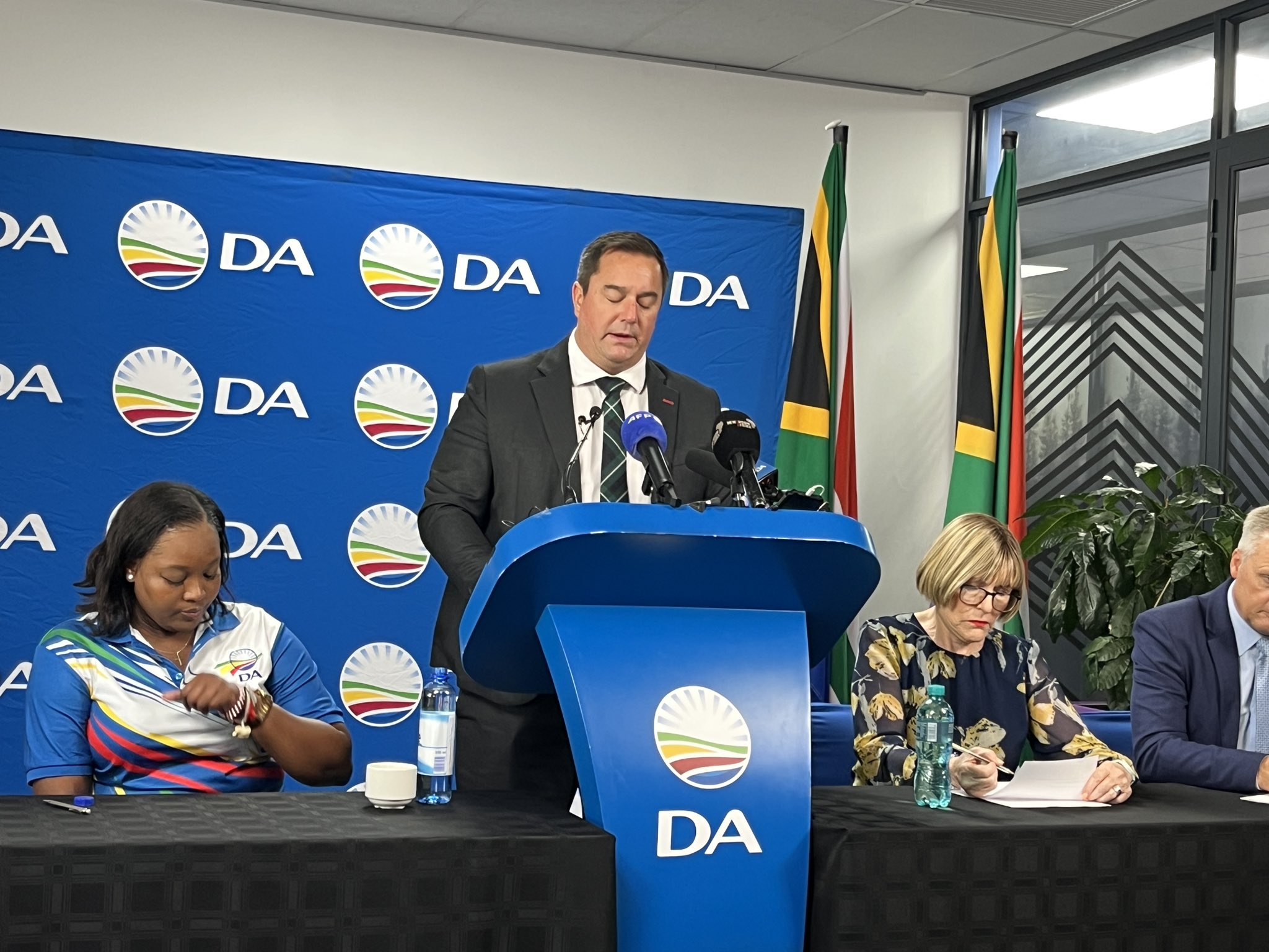 DA taking wait-and-see approach to current impasse with ANC