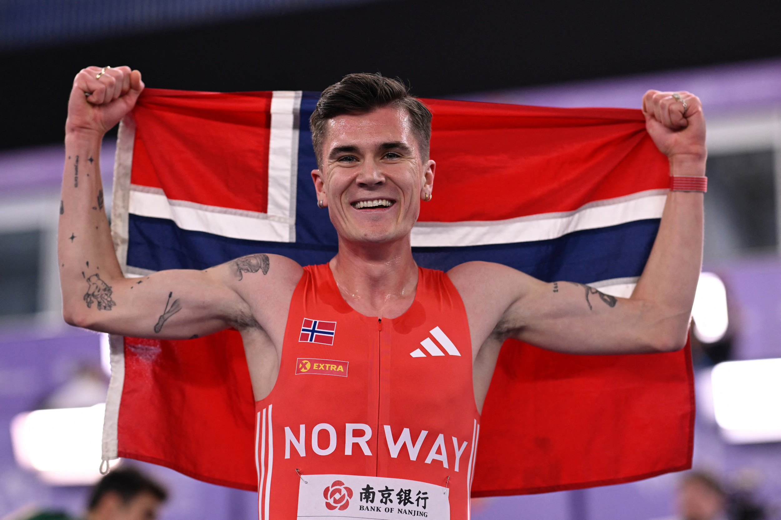 Ingebrigtsen banishes 1,500m demons for rare world indoor double