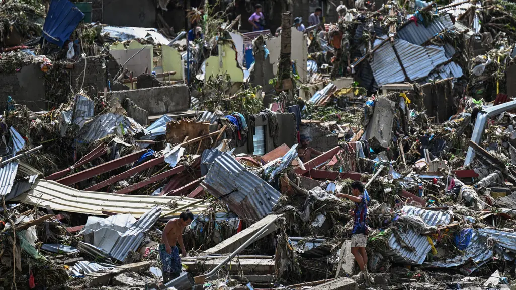 Philippine death toll tops 140 as typhoon heads towards Vietnam