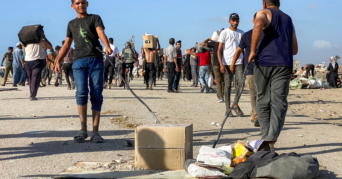 27 killed as Israeli army opens fire near Gaza aid point