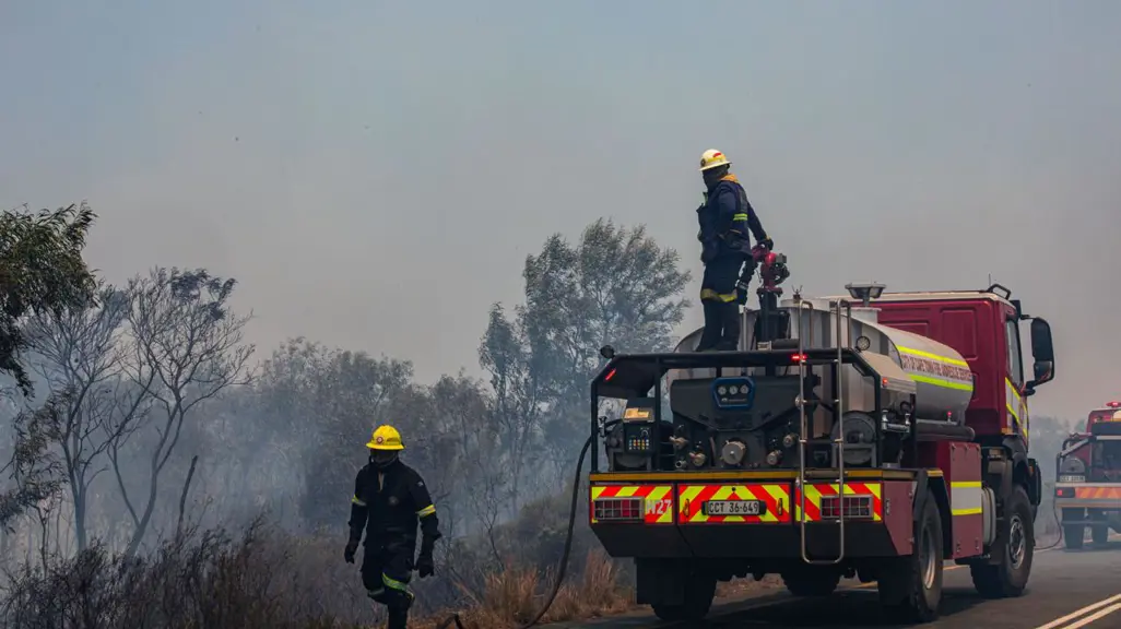 Overstrand fires: Pearly Beach blaze contained, Stanford crews continue ...