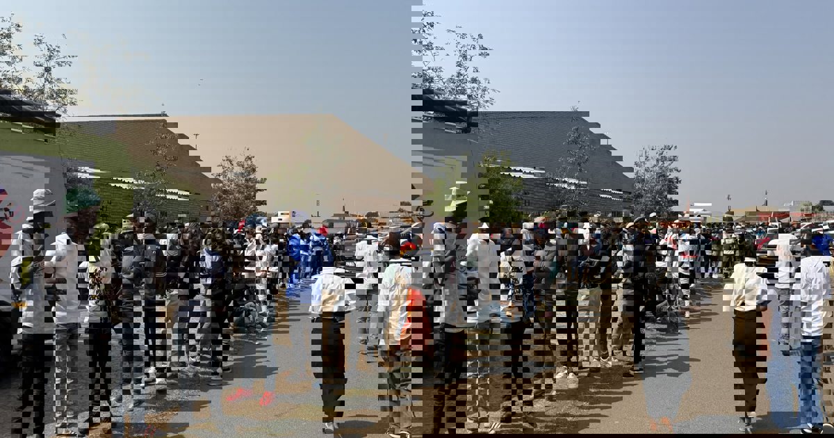 Hundreds of unemployed youth line up in Katlehong to submit CVs to ...