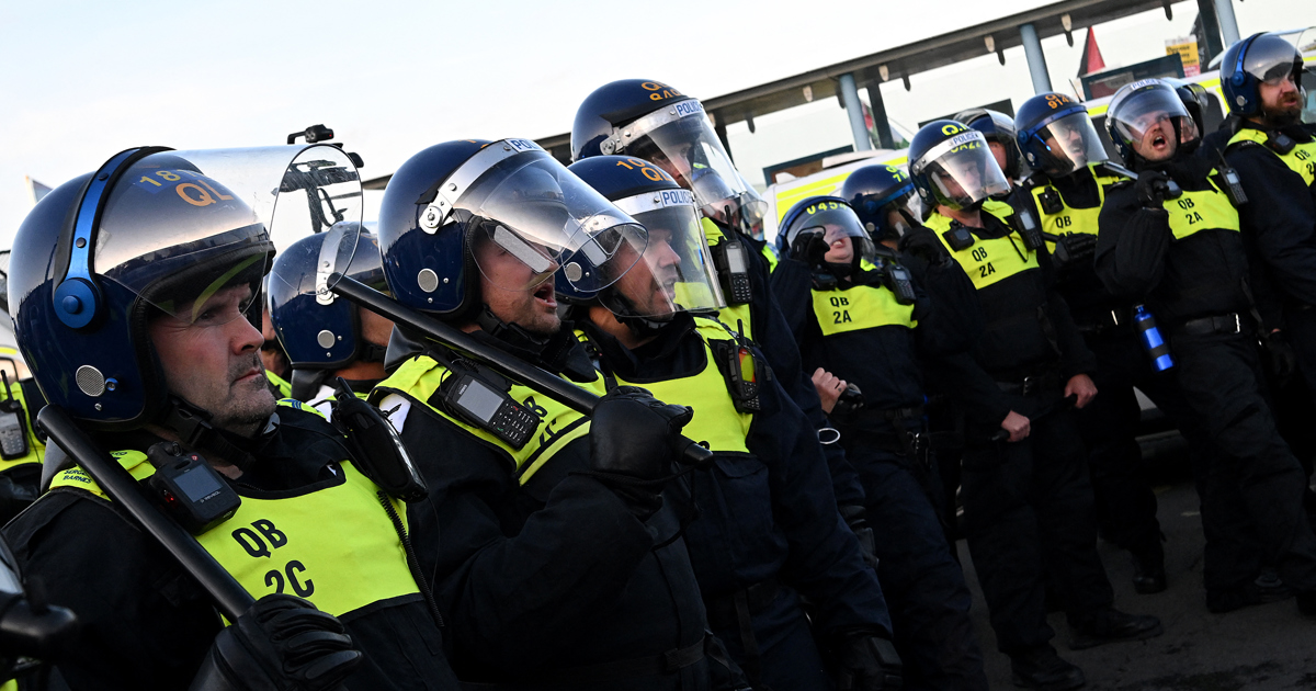 Thousands of riot police on standby as UK braces for more riots