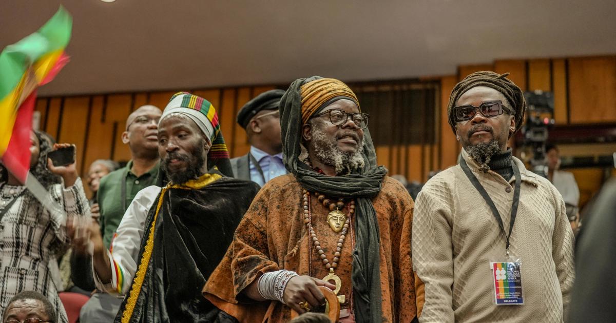 Chaotic start to National Dialogue as delegates criticise government