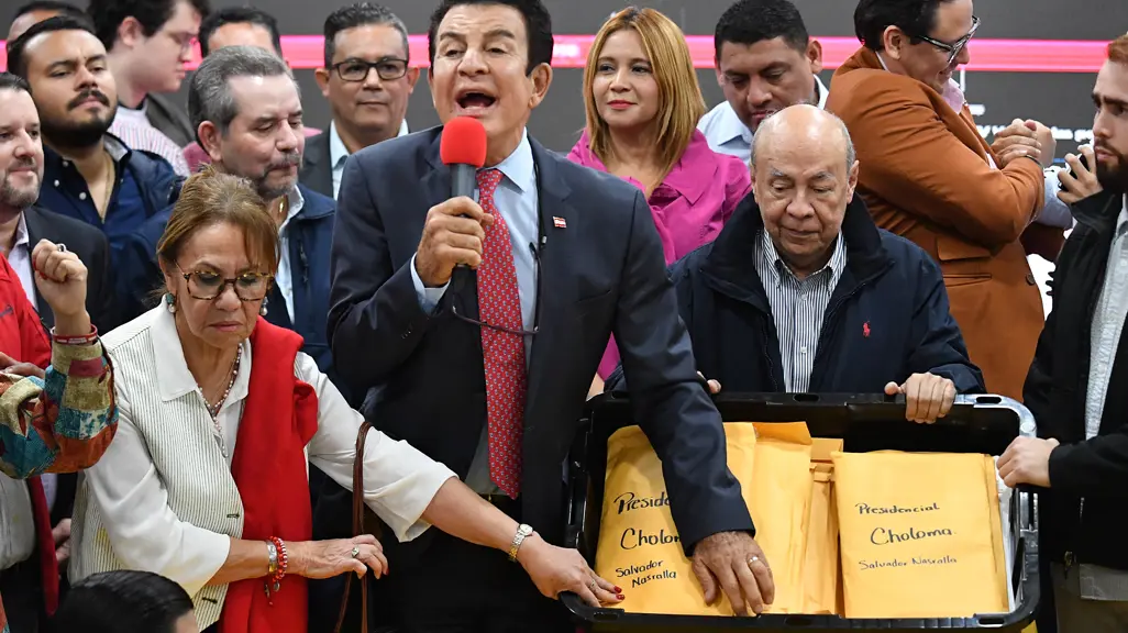 Honduras TV host widens lead over Trump-backed rival for president