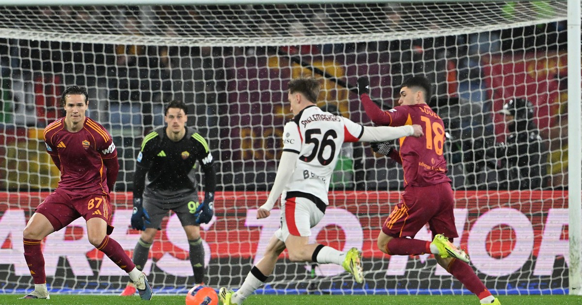 Juve deal hammer blow to Napoli title defence, Milan slip further ...