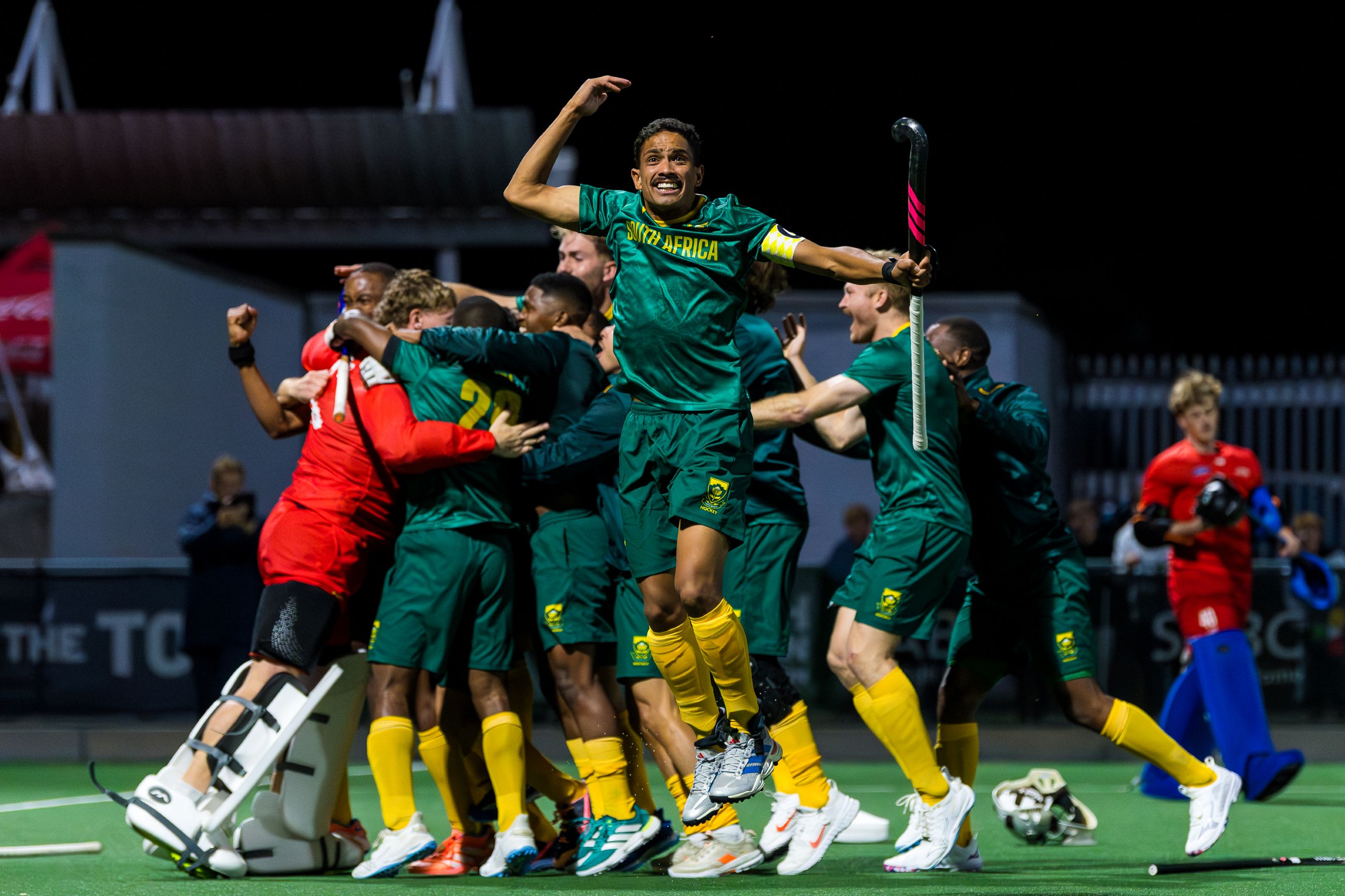 De Jager shootout heroics propel South Africa past New Zealand and into ...