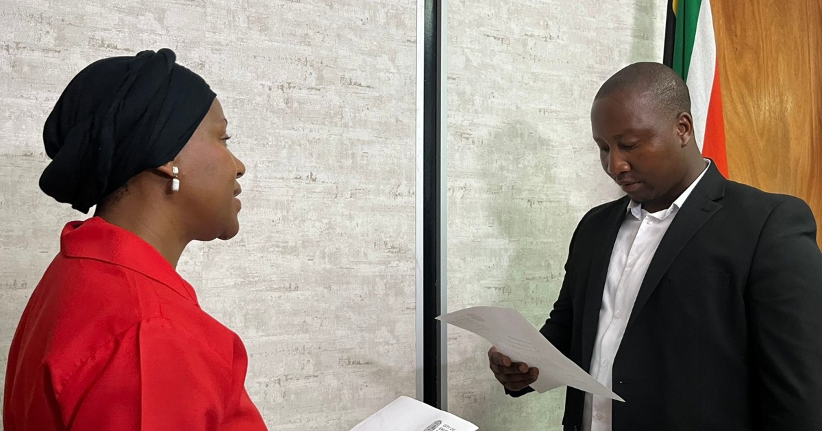 Ekurhuleni mayoral candidate Xolani Khumalo officially sworn in as ...
