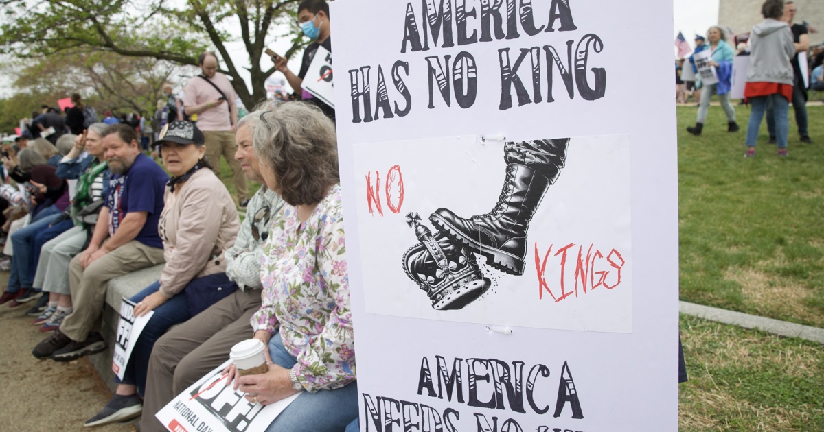 Anti-Trump rallies draw thousands across the US
