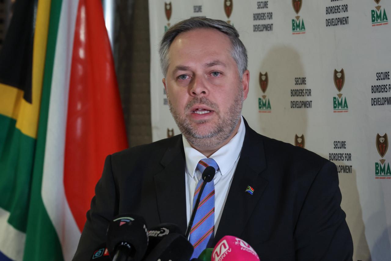 Govt rapidly moving to phase out green ID books, says Schreiber